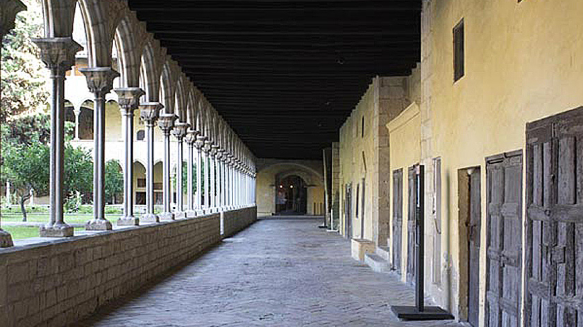 Cloister - Barcelona | Akommo